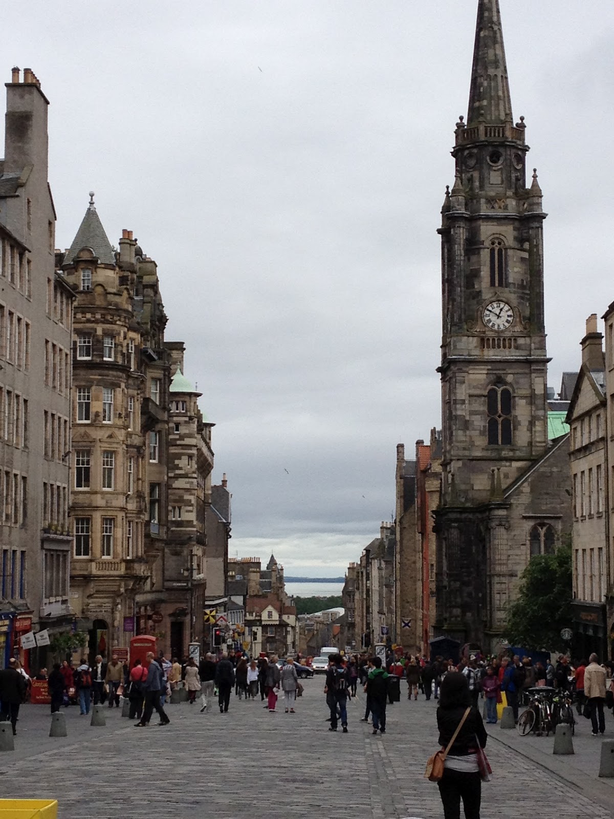 Mrs. Arty Pants: Strolling along the Royal Mile, Edinburgh, Scotland