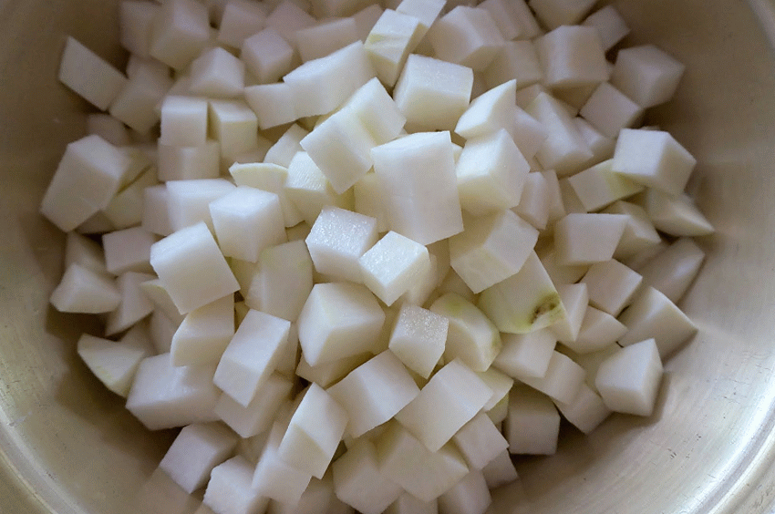 Diced Radish Kimchi | Kkakdugi (깍두기)