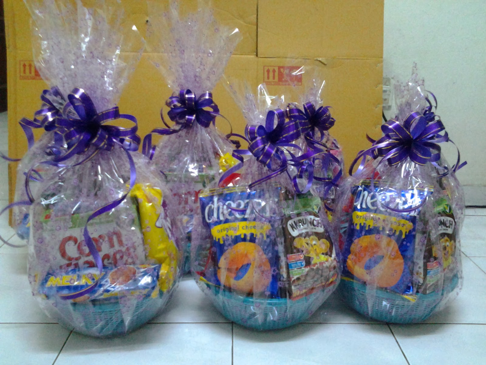 Button Badges & Stickers: HOME-MADE HAMPERS - MINI PROJECT