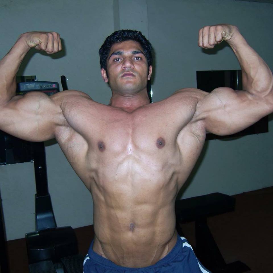 world bodybuilders pictures: loyllepuri faisalabadi bodybuilder rafaqat ...