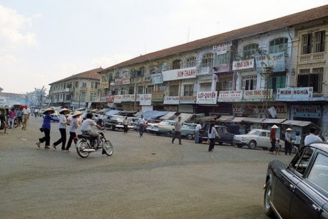 60 Fascinating Color Photographs That Capture Street Scenes of Saigon ...