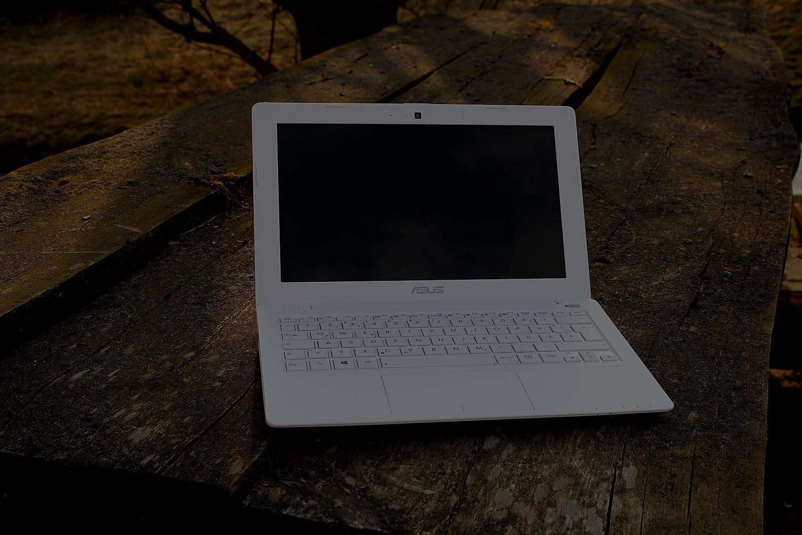 Wandering in Laptop Manipulation