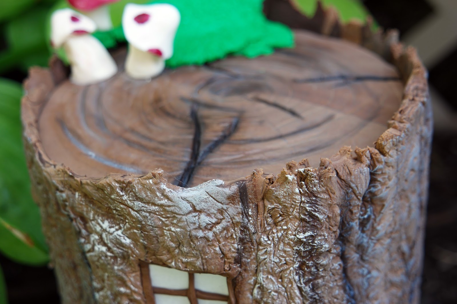 padicakes: Woodland Fairy Tree Stump Cake with Lit Windows