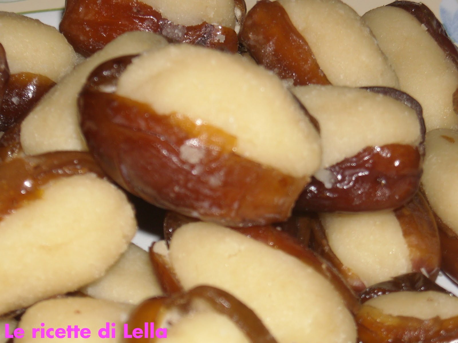 .Le ricette di Lella e....: PASTA DI MANDORLE E DATTERI