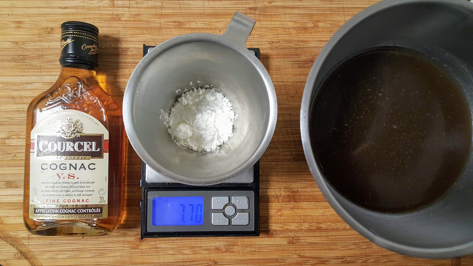 Fond brun lié ou jus lié