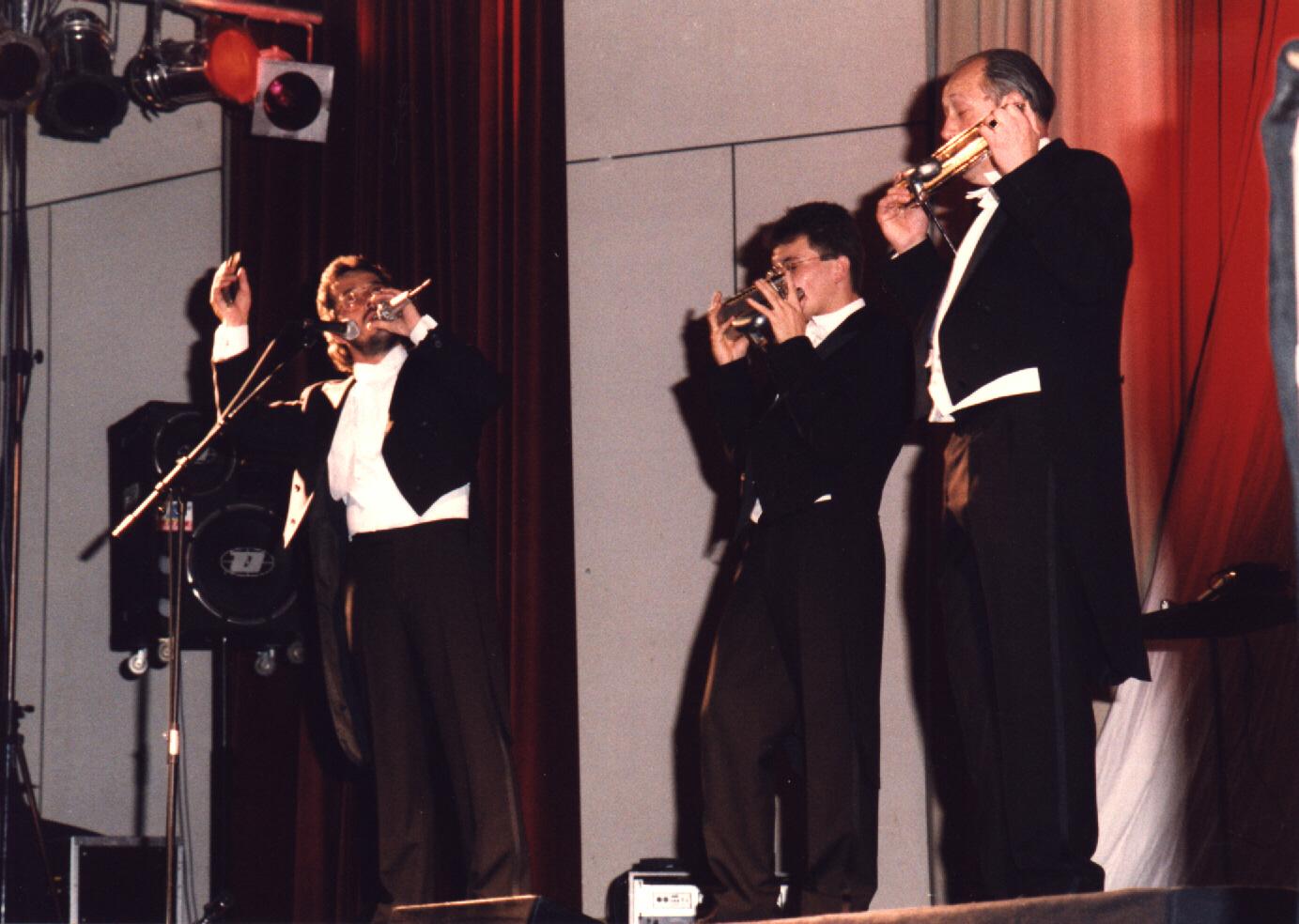 Janela aberta - Blogue de harmonica: Trios