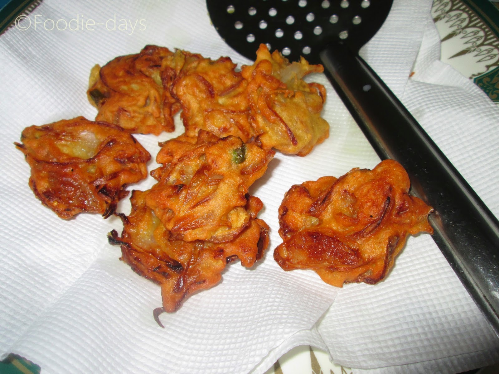 Ulli vada | Onion pakoda.