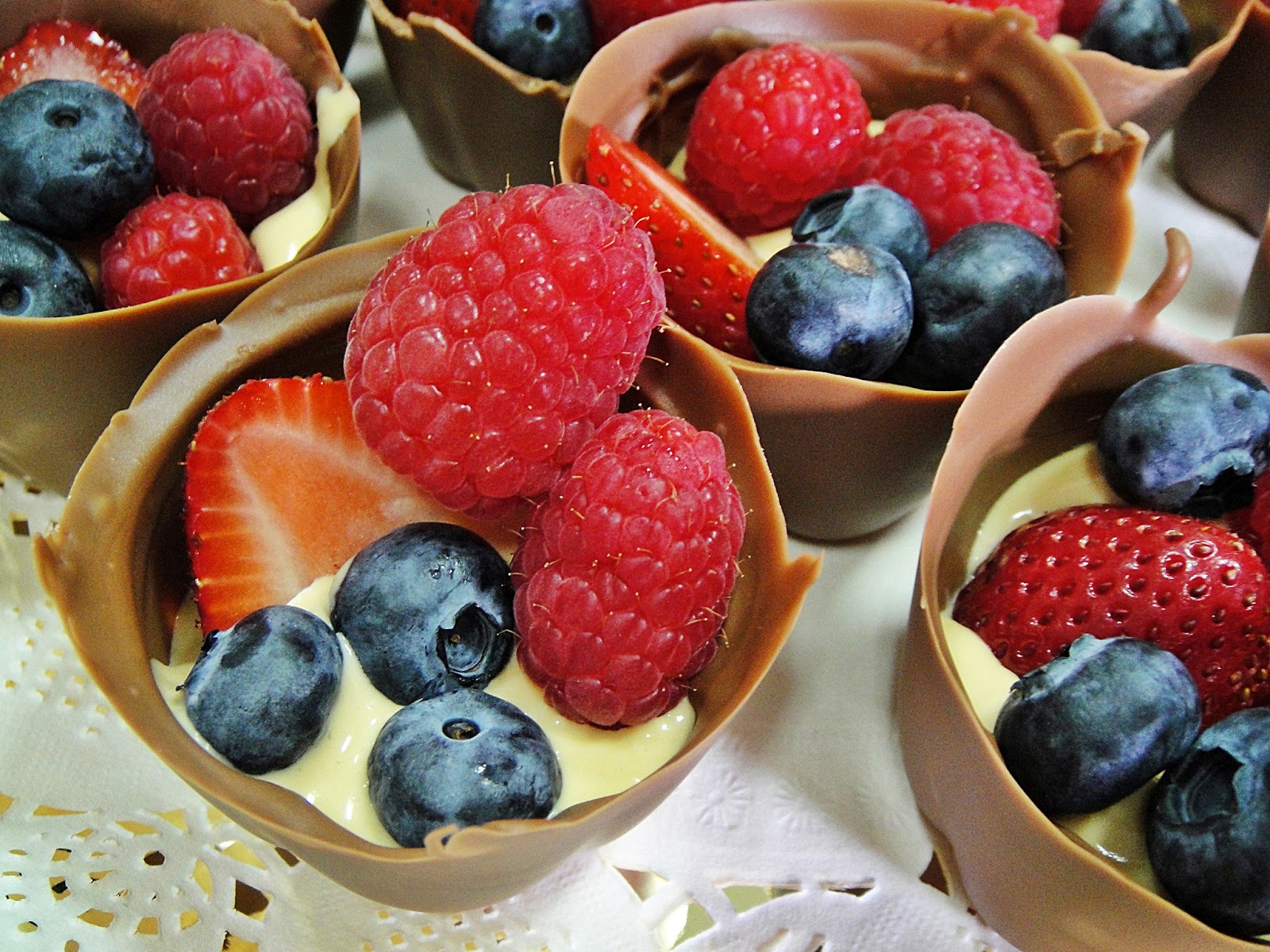 Maryam's Culinary Wonders: 1127. Chocolate Berry Cups