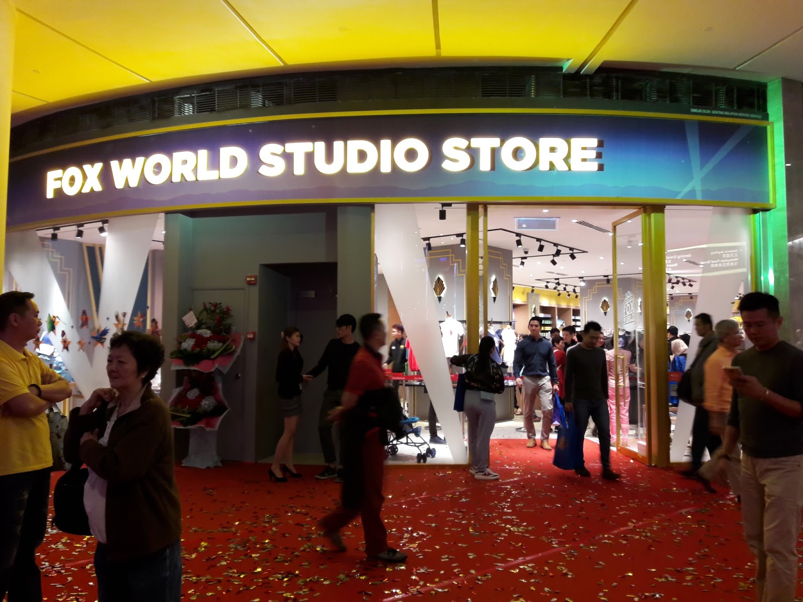 My Blogs: The First 20th Century Fox World Studio Store Opening at ...