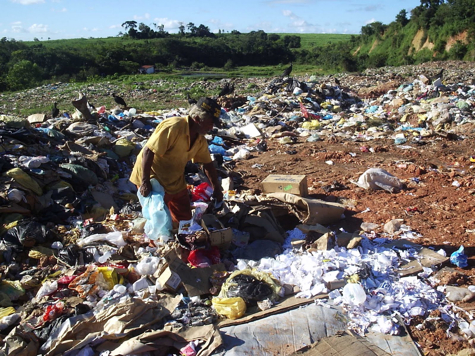 CDECMA: Lixão Representa Descaso Social