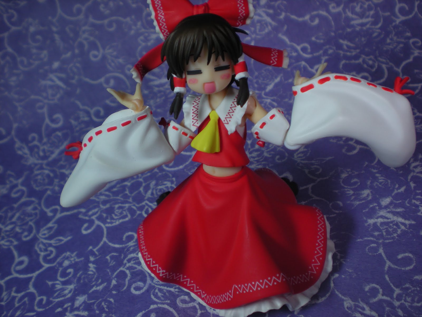 Review: [Max Factory] Figma #55 Reimu Hakurei | Night's Corner