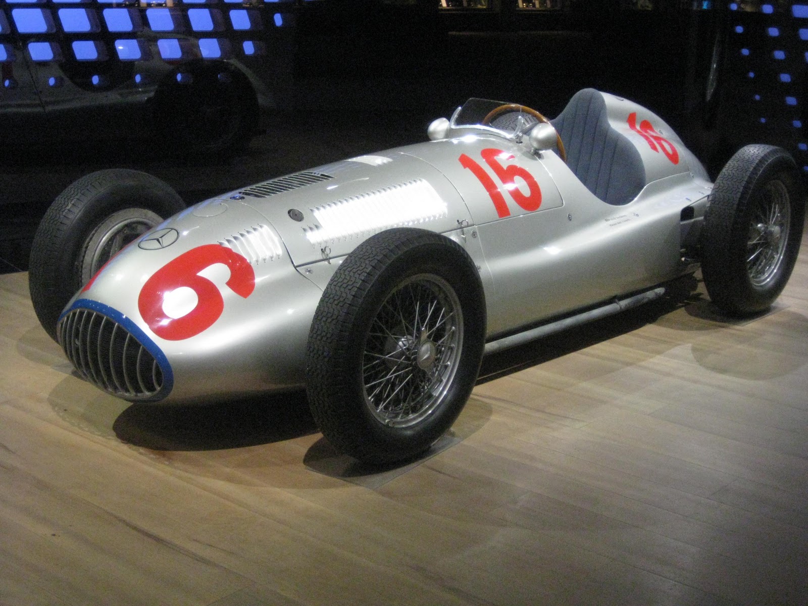 eski ve park etmiş: 1939 Mercedes-Benz W165