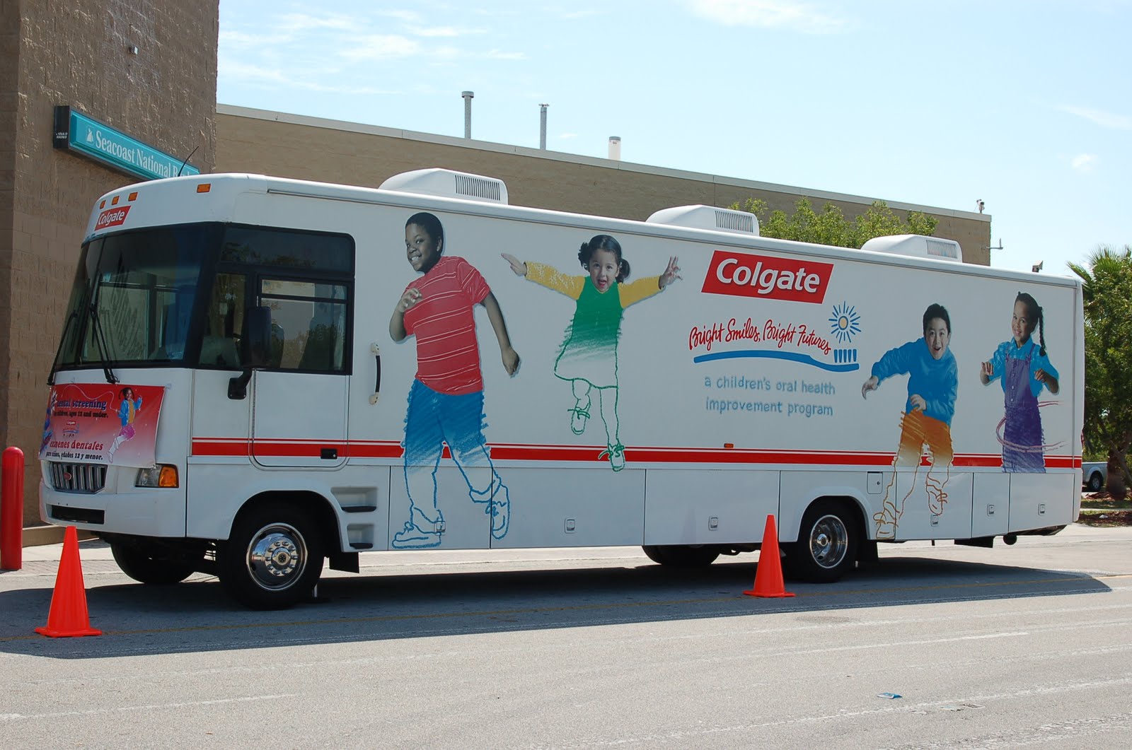 Colgate #BuildingSmiles Tour - Helping Kids Keep Healthy Teeth!