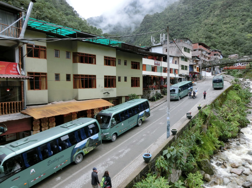 SHOTs rambling the World: Shuttle bus to Machu Picchu （Peru)