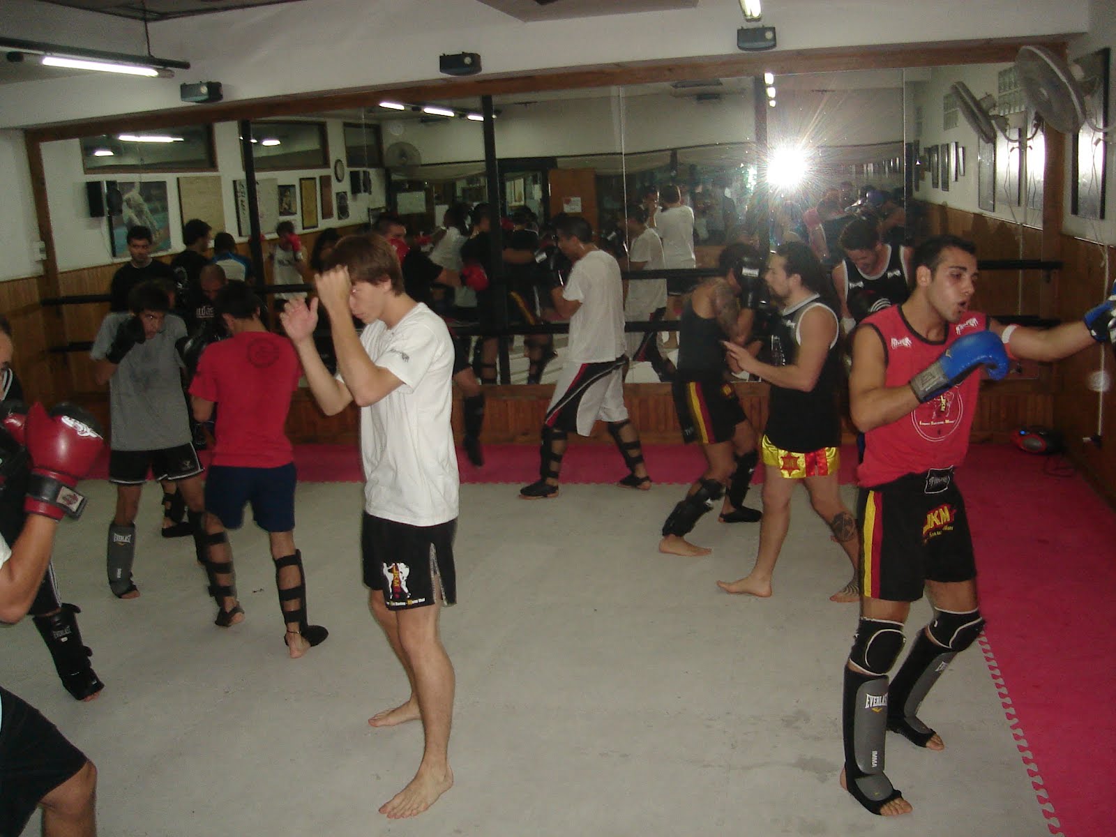 L.K.M. Gym: CLASES DE KICK BOXING - MUAY THAI - K1 - BOXEO