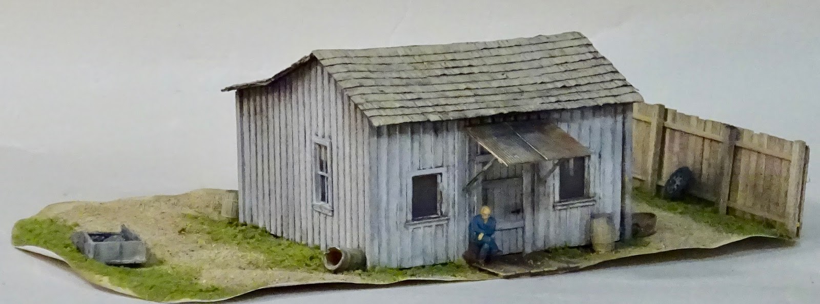Model Railroad Minutiae: Small house/shack complete
