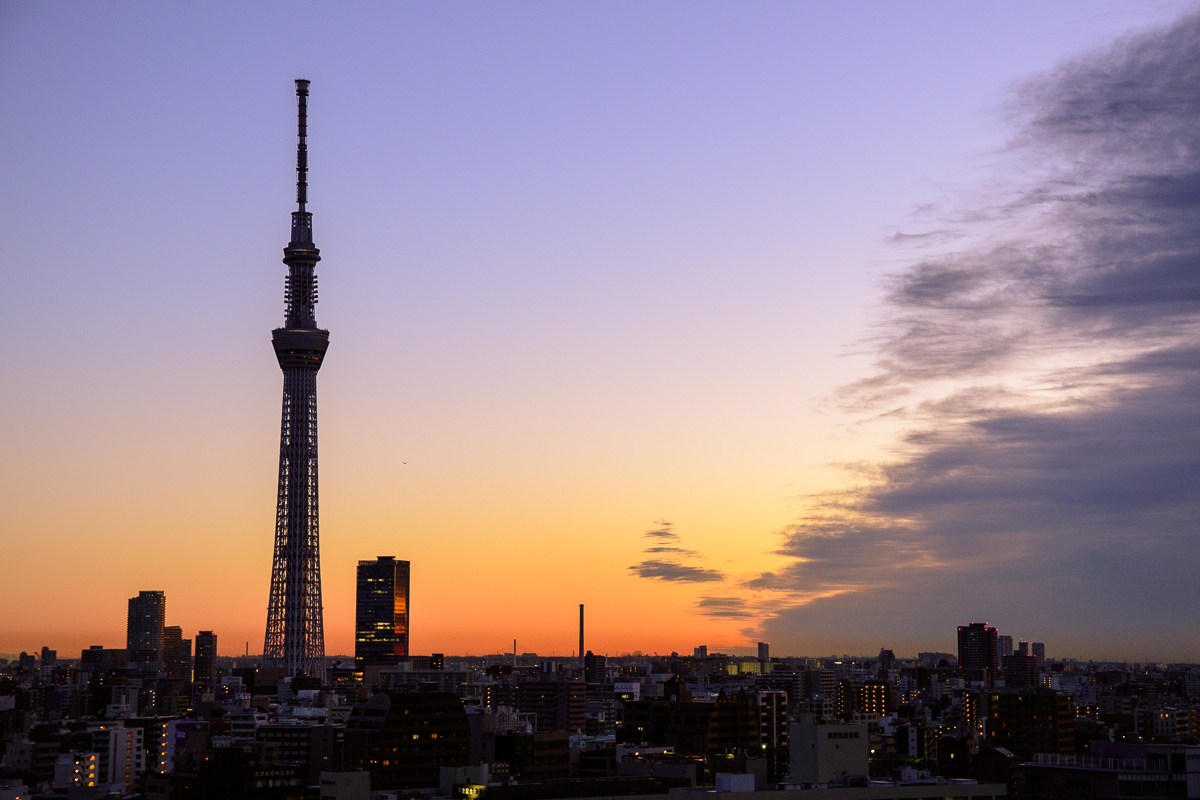 Bending Over Backwards in Japanese: Nokezoru - Japan All Over Travel Guide