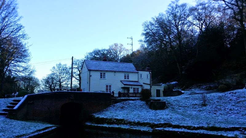 Lucy's Wednesday walks: Kinver walks: a snowy Hyde lock and Canal