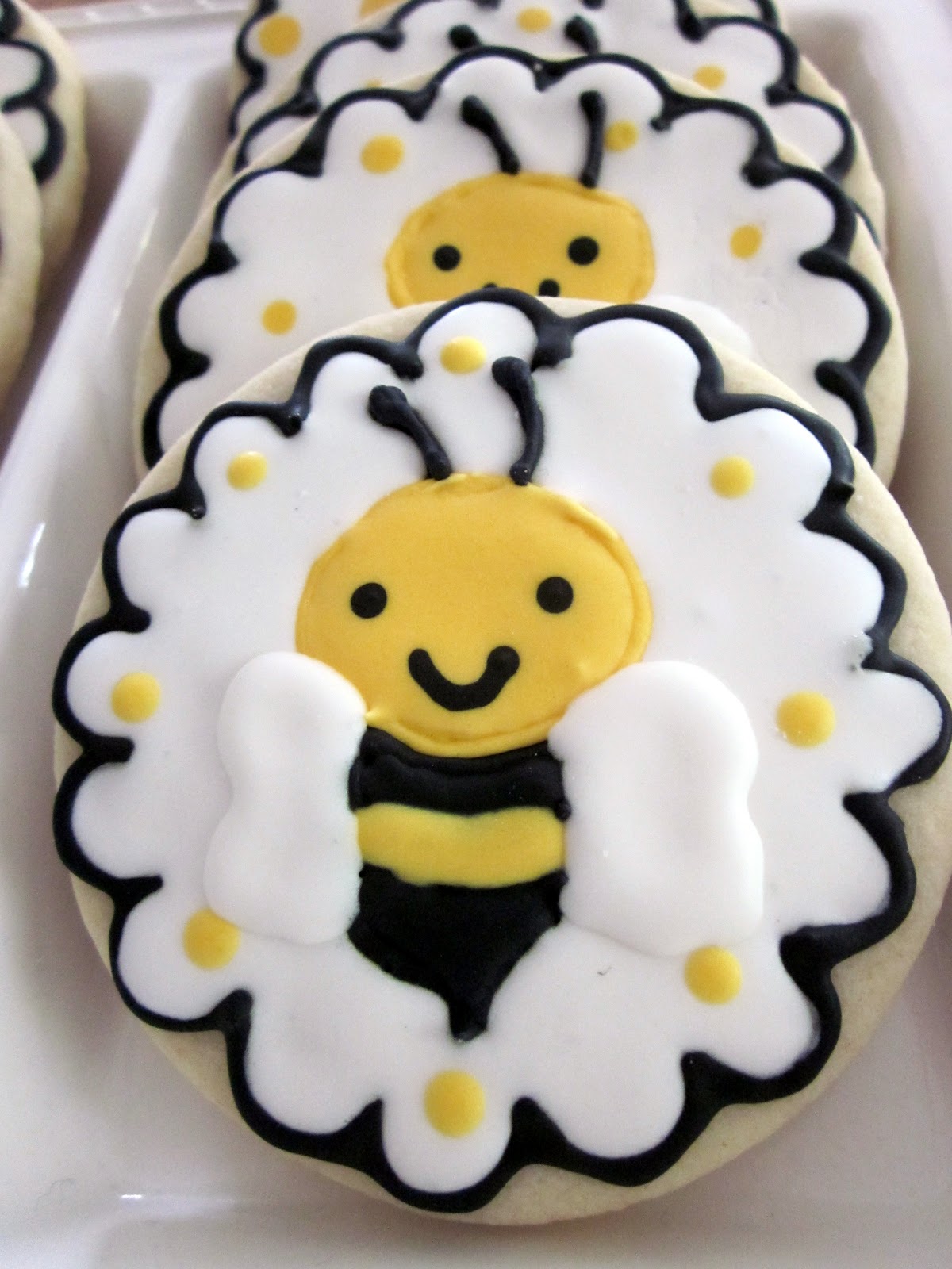 Darlin' Designs: Bumble Bee Cookies