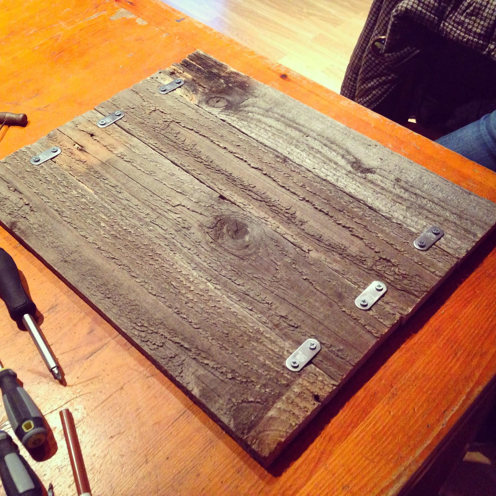 CUADRO CON MADERA Y CLAVOS - Rojosillón