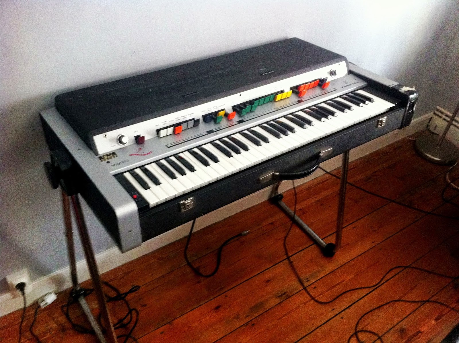 HAMMOND ORGAN Blog!: Organos clásicos 1: FARFISA