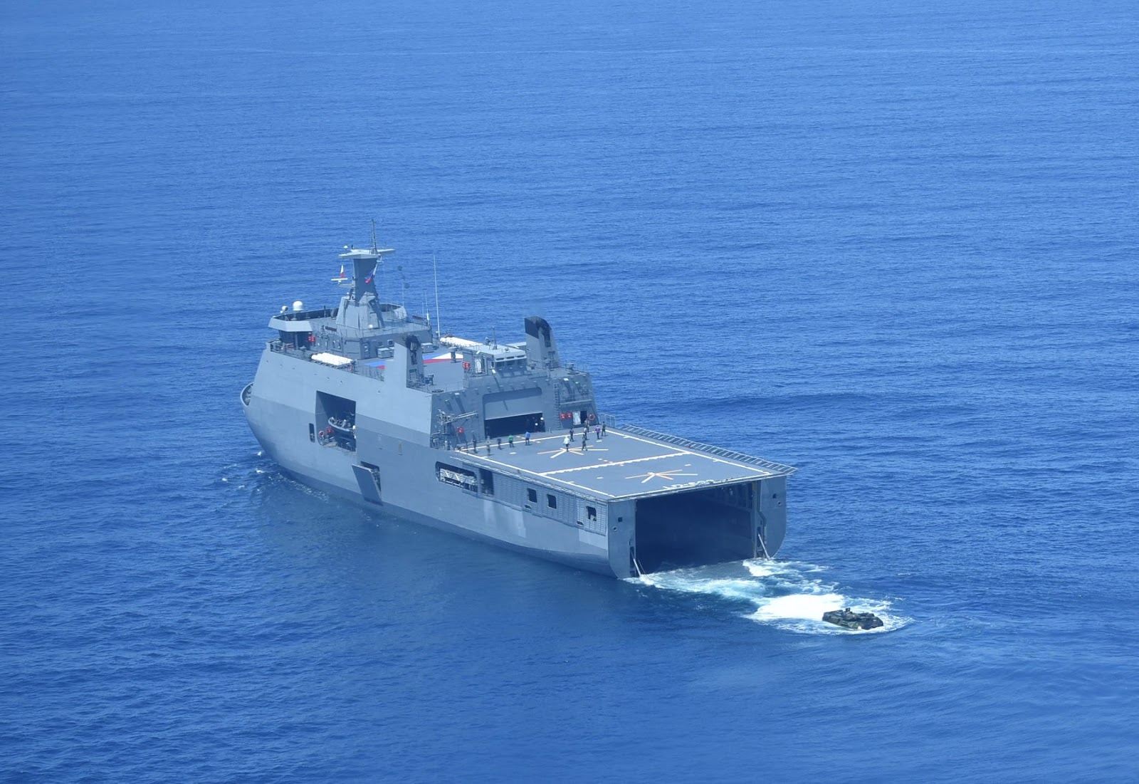 DEFENSE STUDIES: USMC and PN Conducts Kamandag 2 Exercise