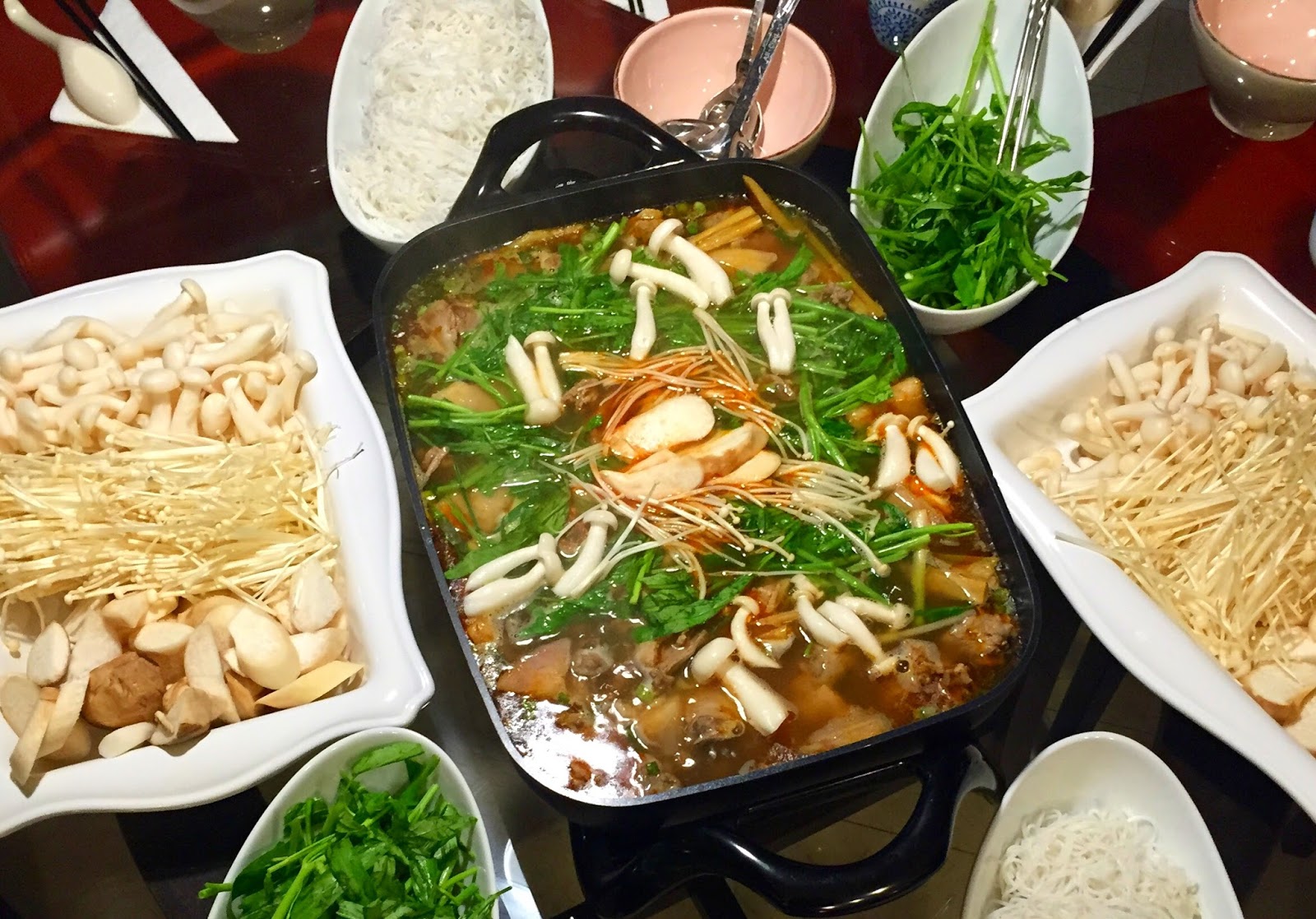 The Spices Of Life . . .: Lẩu Vịt (Duck Hot Pot)