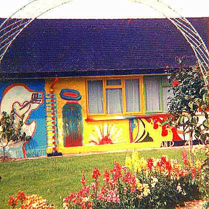 O Baú do Edu: A CASA PSICODÉLICA DE GEORGE HARRISON