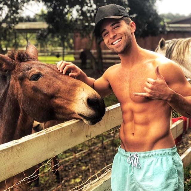Alexis_Superfan's Shirtless Male Celebs: Jake Miller shirtless Hawaii ...