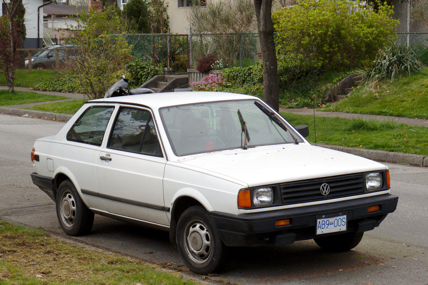 Old Parked Cars Vancouver: 1988 Volkswagen Fox