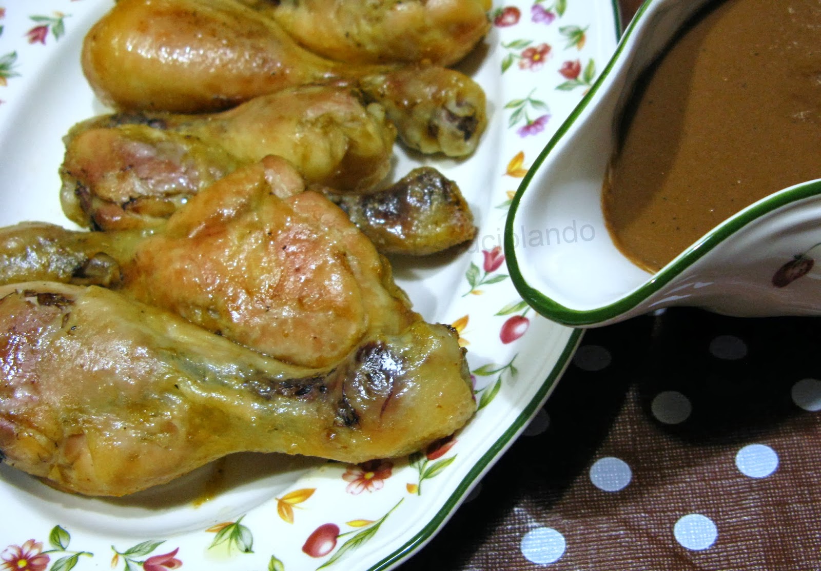 Escuciplando: MUSLITOS DE POLLO ASADO CON SALSA DE CHOCOLATE