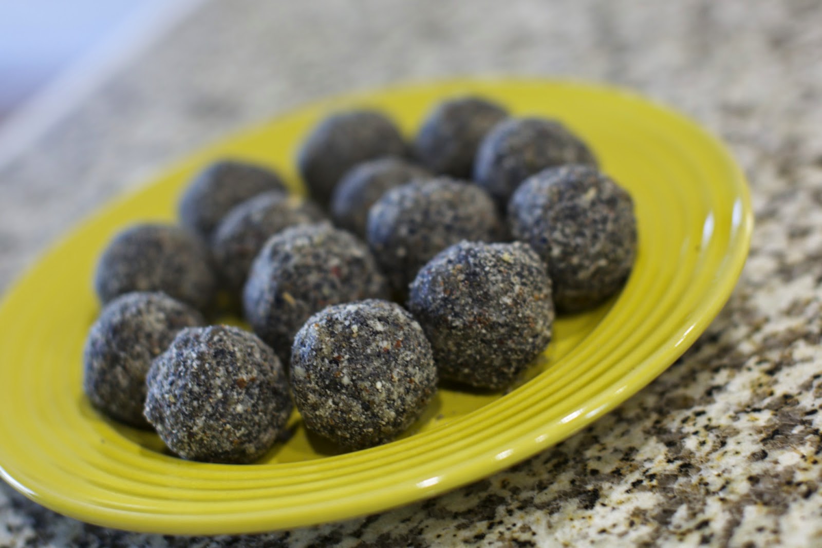 lakshana-recipes: Ellu urundai (sesame laddu)