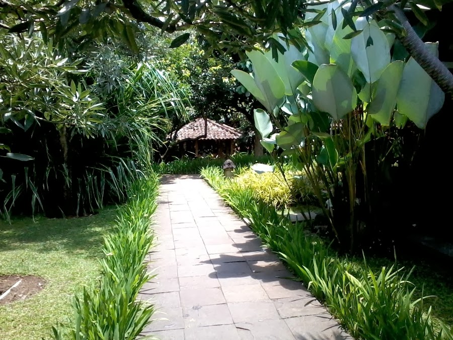 Tempat Makan Rumah Sosis di Bandung - Yoshiewafa