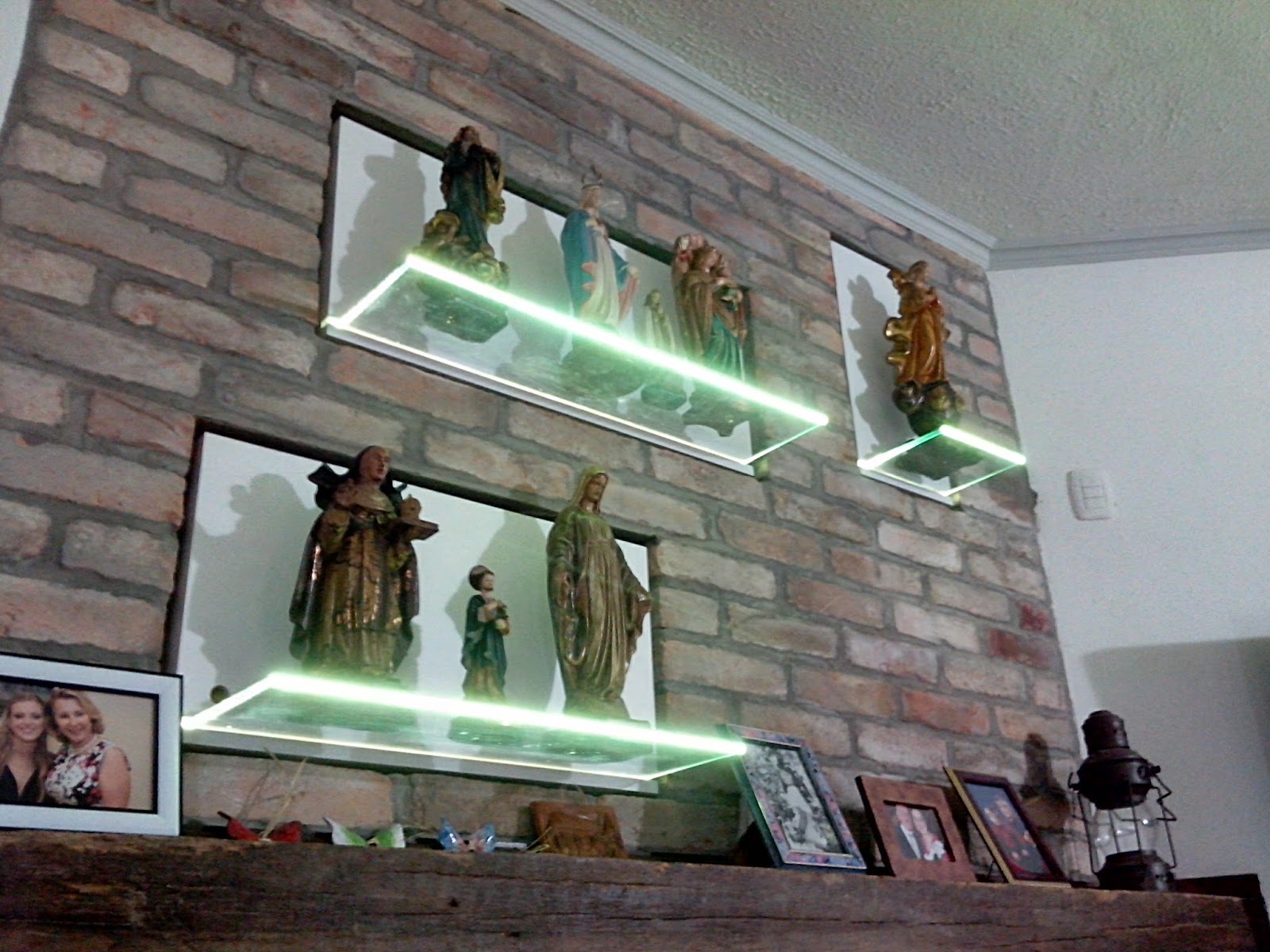 PHI Movelaria: Nichos com iluminação em LED.