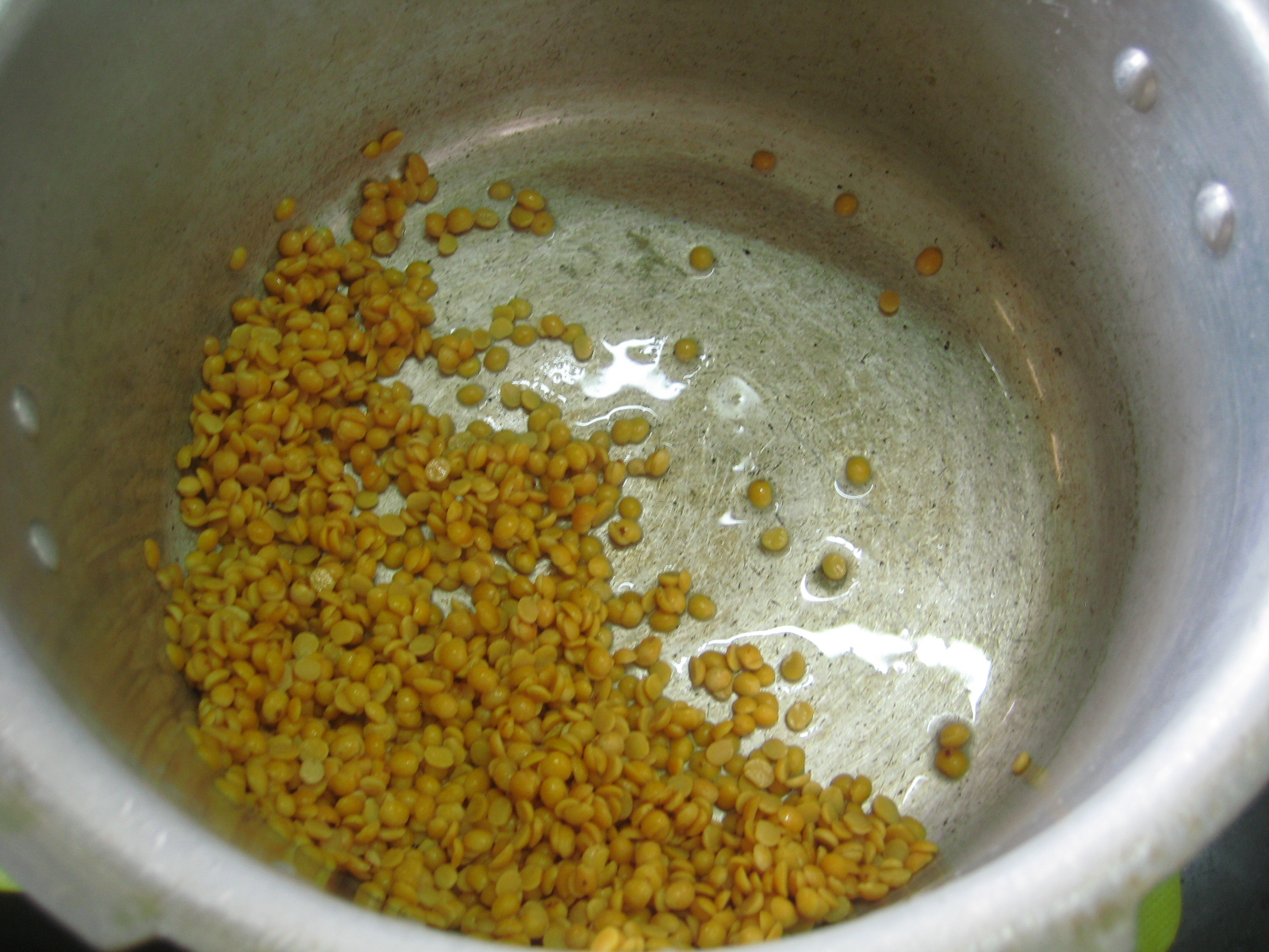 madhuri's kitchen: Thotakura Pappu / Amaranthus Leaves Dal / Chavleri ...