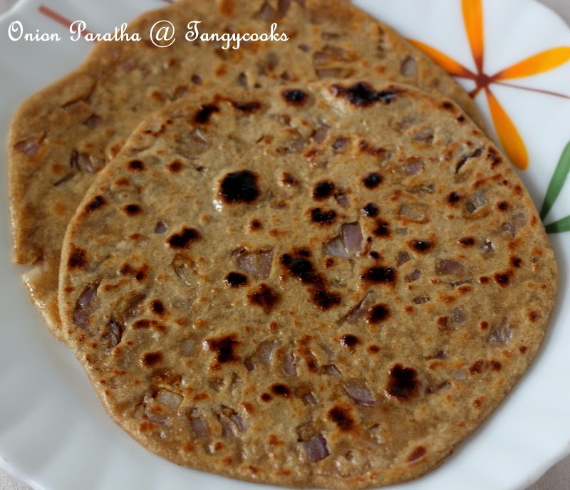 CONCOCTIONS OF A COOKAHOLIC !!!: Pyaaz/Pyaz Paratha/Onion Paratha