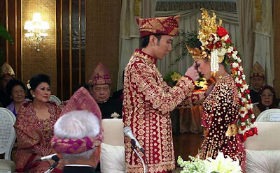 Kumpulan Foto Nikah Edi Baskoro | Foto Akad Nikah Edy Baskoro Alya ...