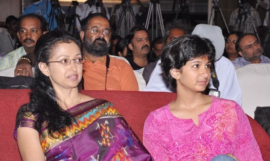 Photo Galleri: Gouthami With Daughter At Film France Press Meet Stills