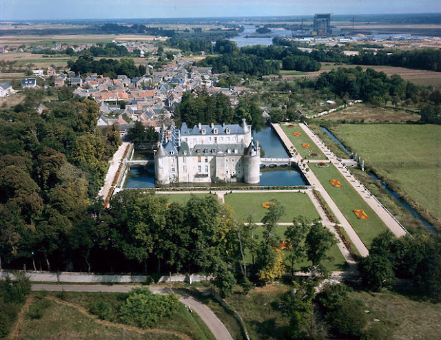 New York Life-Day by Day: Visit to Chateau D'Avaray 2017.The Loire ...