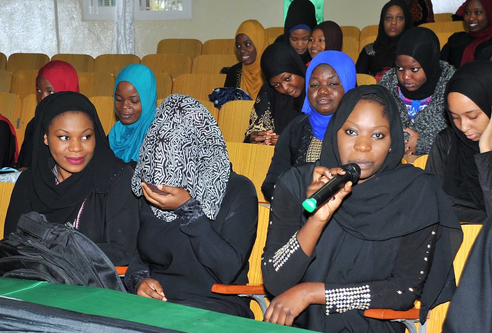 Mwakilishi wa Jimbo la Tunguu Zanzibar Mhe. Simai Mohammed Said Afanya ...