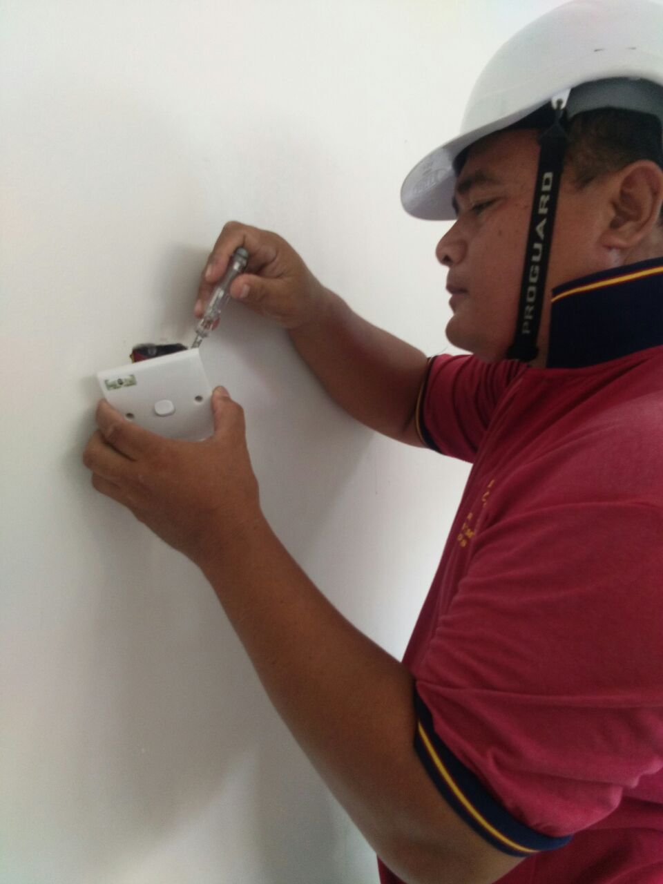 -: Perkhidmatan pasang Plug Suis di Kuantan dan Pekan