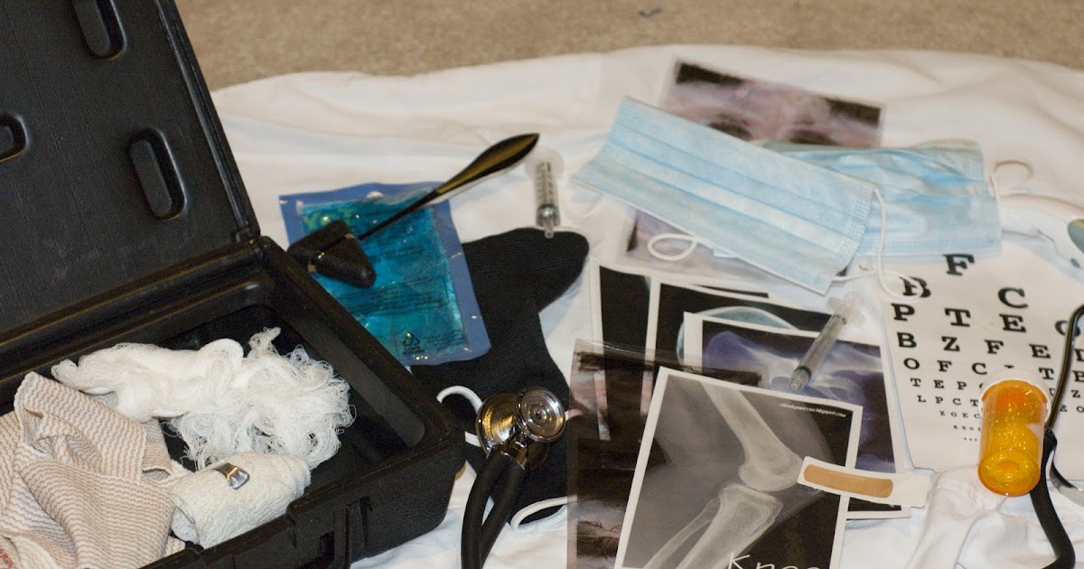 Mommy Lessons 101: Homemade Doctor Kit and Coat