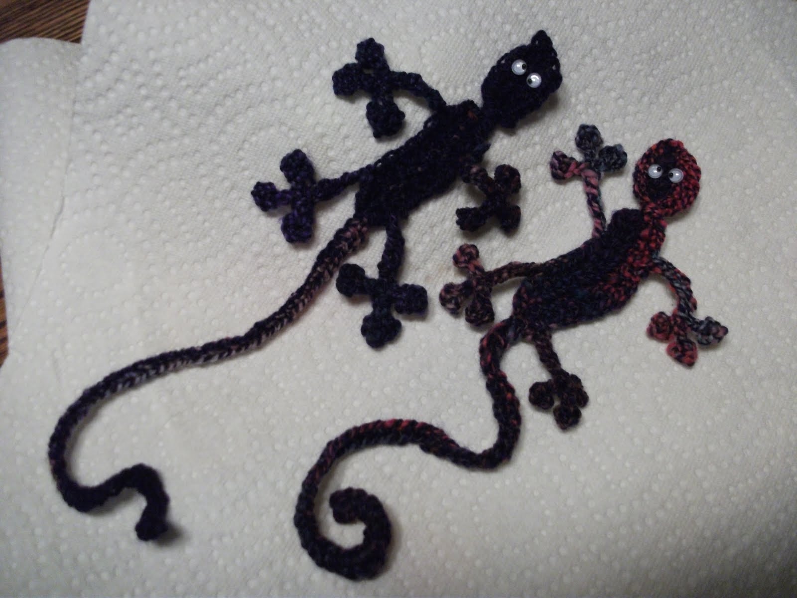 CookiesWorldofNeedlework: Crocheted Lizard Bookmarks