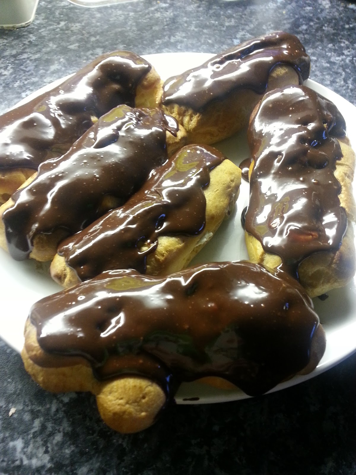 KnitKnatKnotUK: Tapping fingers... baking stollen and eating eclairs!