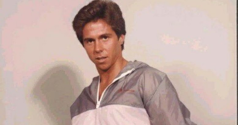 Spring Brick: Matt Ramsey (Peter North) con bañador rojo