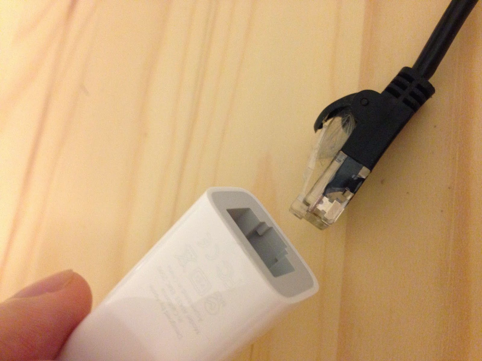 MacBook Airを有線LAN接続にしてみたが。旅たす