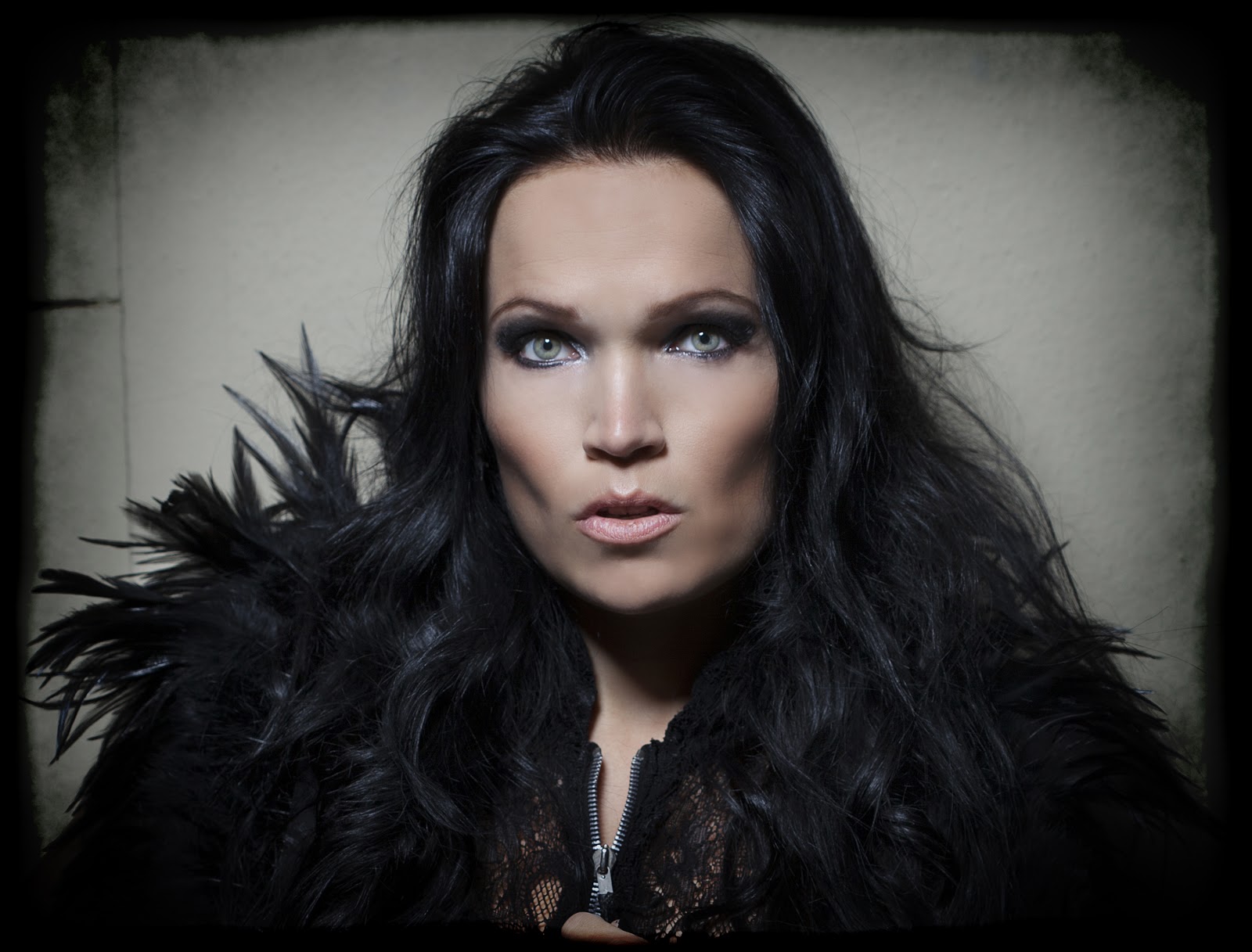 METAL MIRROR: TARJA TURUNEN È UNA MARTIRE O UNA STRONZA?
