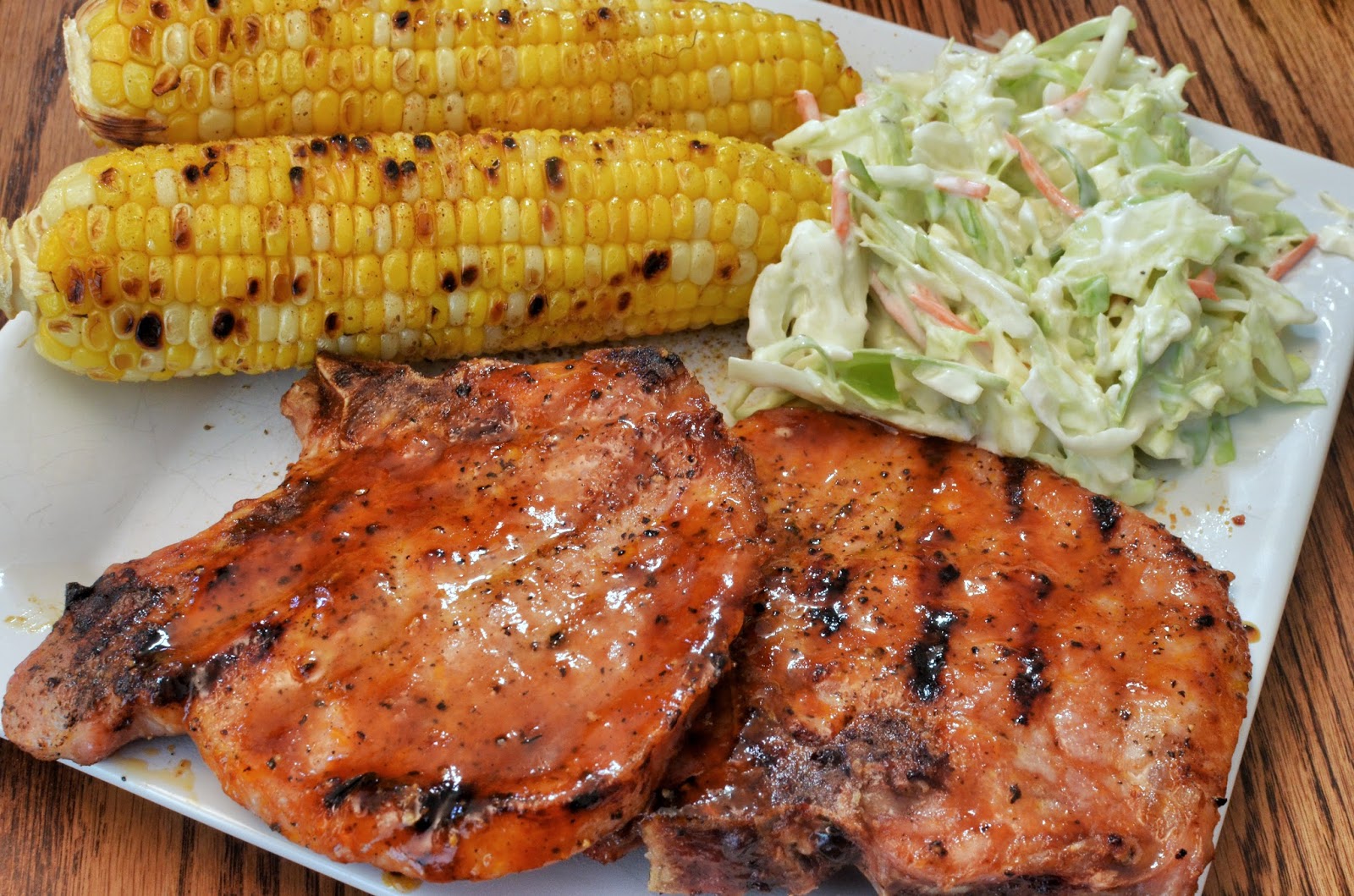 RECETA: Chuletas adobadas con ensalada de col y piñas