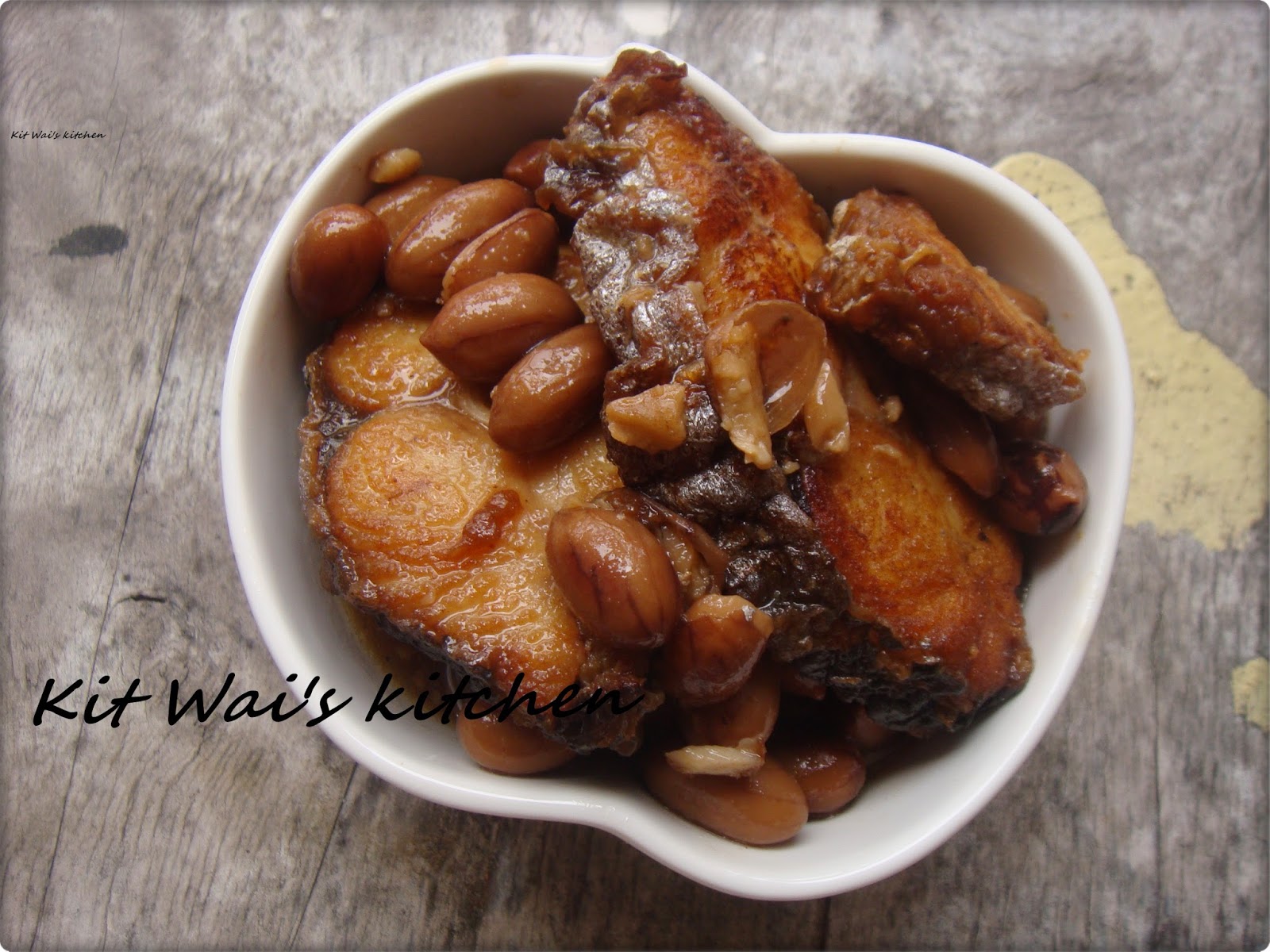 Kit Wai's kitchen : 红烧花生鱼肉煲 ~ Braised Fish with Peanuts in Claypot