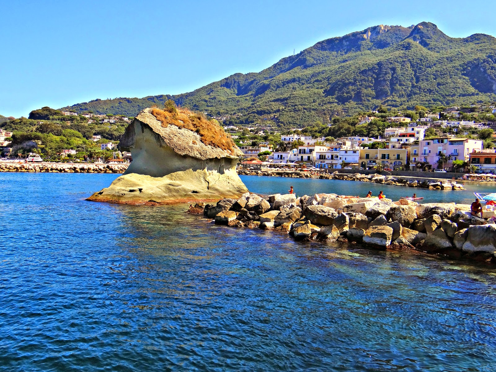 Travelblogger: Utazási élménybeszámolók. : Ischia a zöld sziget